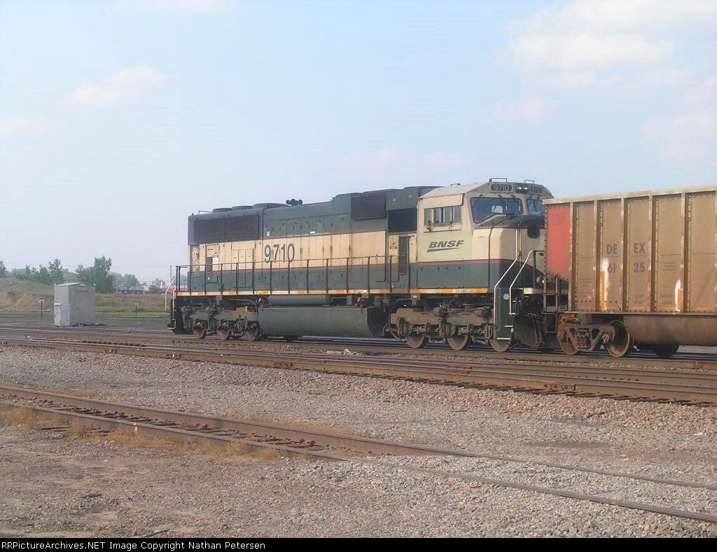BNSF 9710